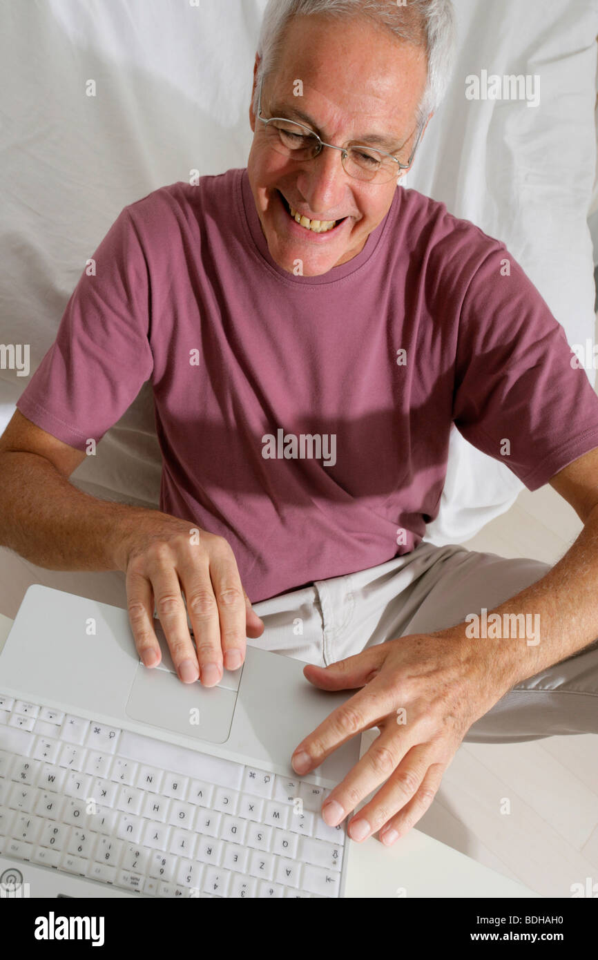 ELDERLY PERSON, COMPUTER Stock Photo - Alamy