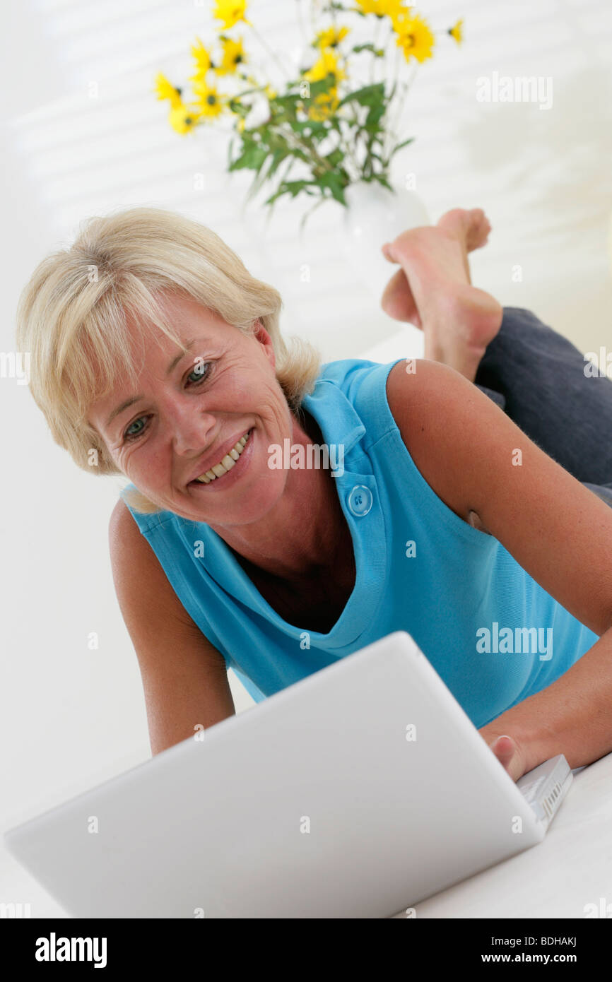 ELDERLY PERSON, COMPUTER Stock Photo - Alamy