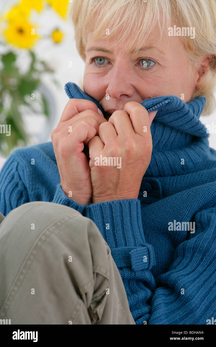 COLD, ELDERLY PERSON Stock Photo - Alamy