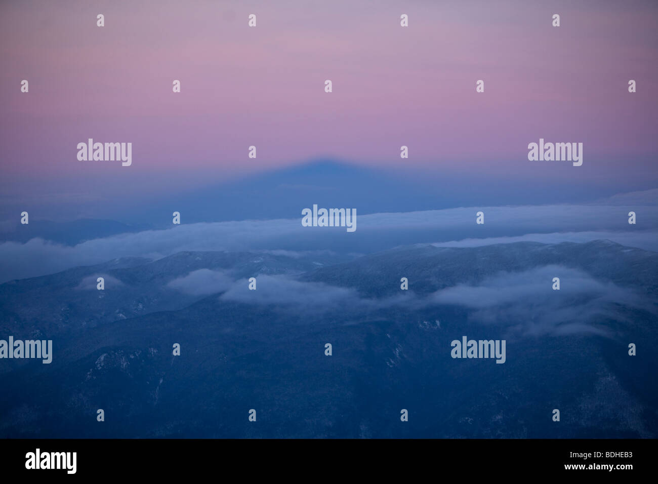 Fog rolls in across Mt. Washington in the White Mountains of New ...