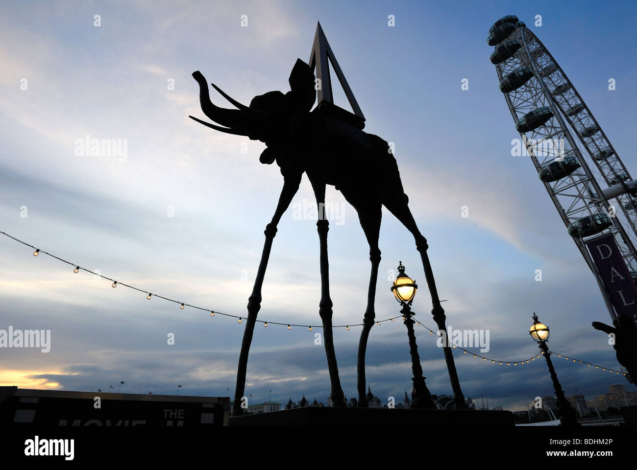 London eye statue hi-res stock photography and images - Alamy
