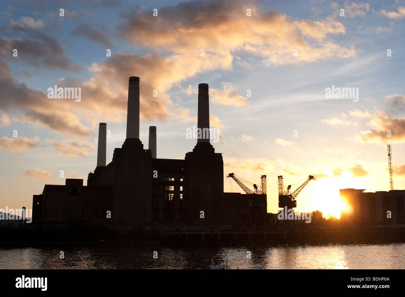 Battersea power station towers hi-res stock photography and images - Alamy