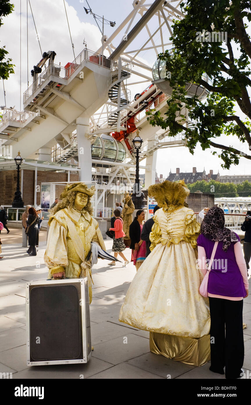 Street performers in front of the London Eye Stock Photo - Alamy