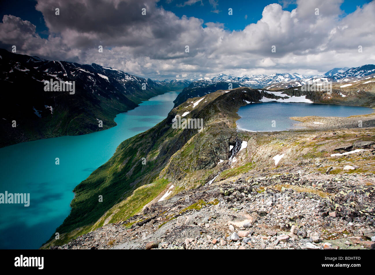 Bessegen Ridge Trail: Lake Gjende and Lake Bessvatnet Stock Photo - Alamy