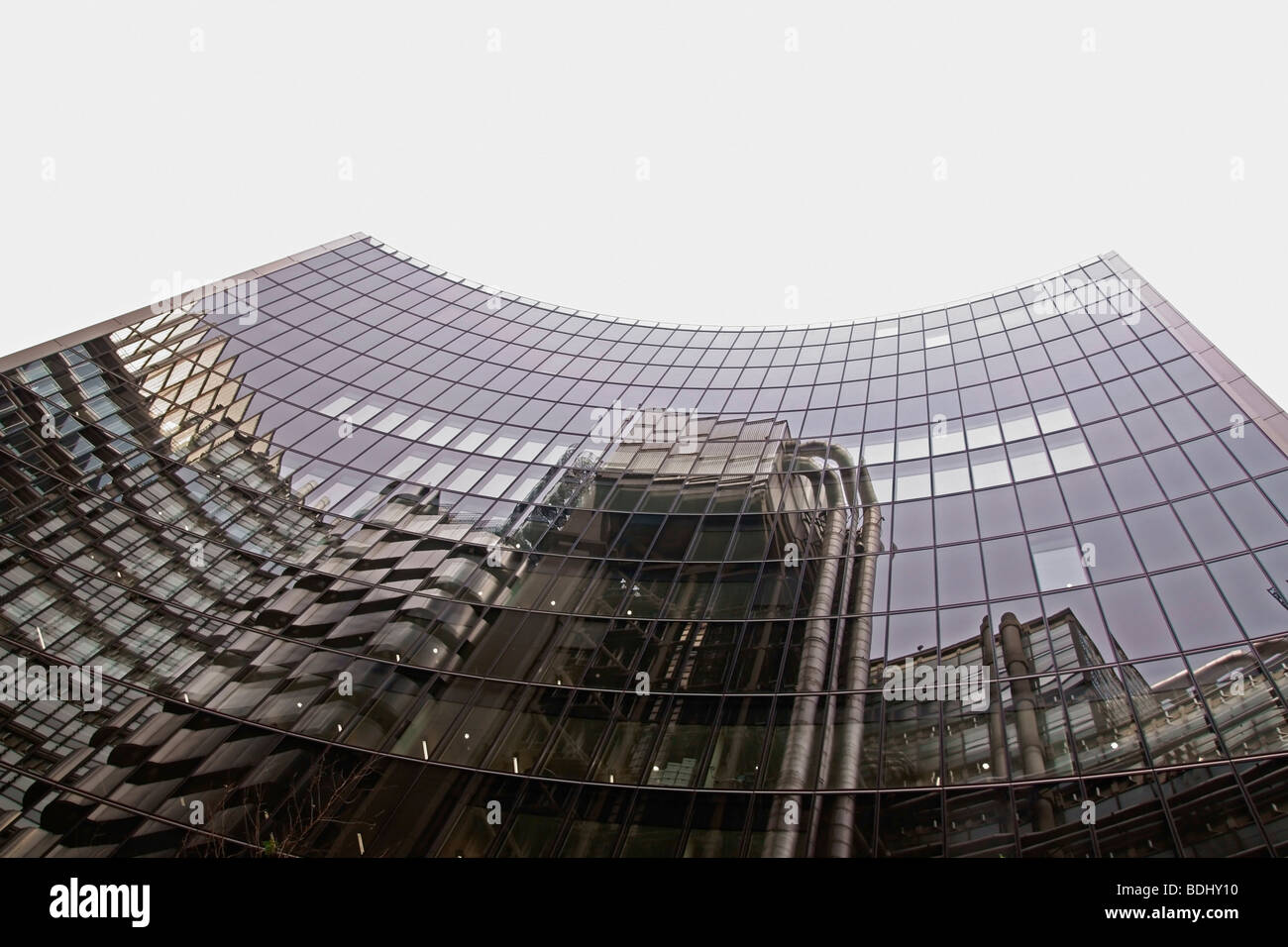 Reflections of the Lloyds Building in the glass cladding of the Willis ...