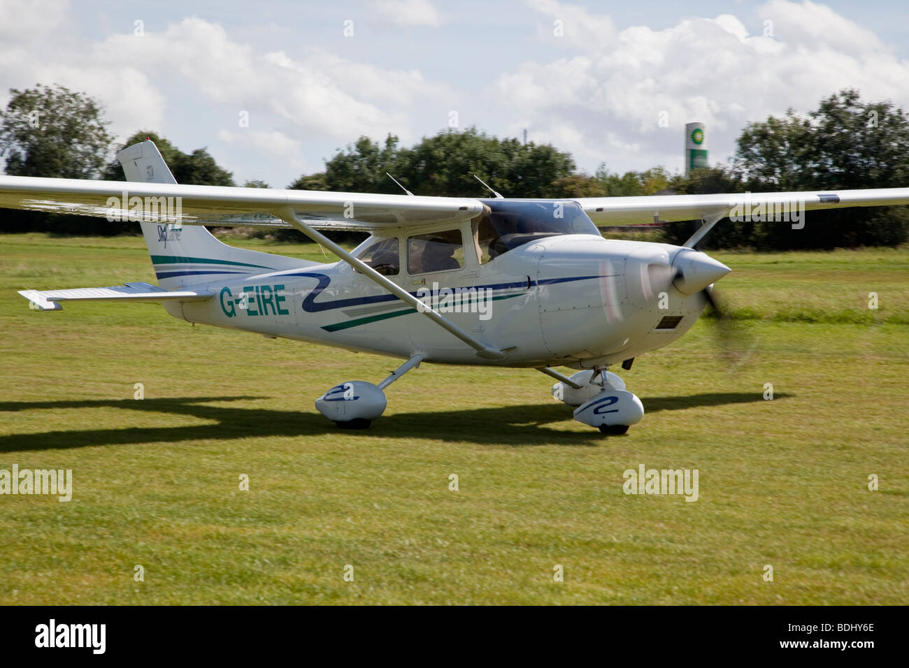 Cessna 182 hi-res stock photography and images - Alamy
