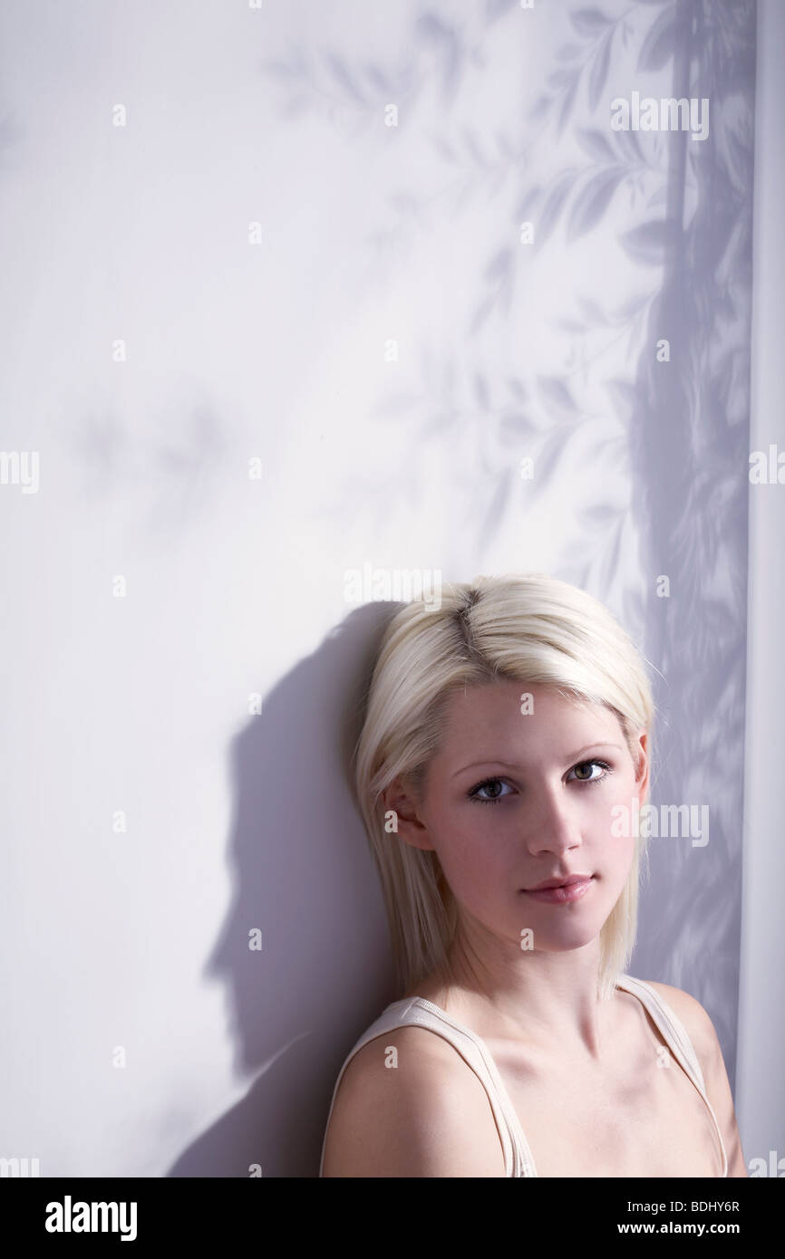 Shadow profile woman hi-res stock photography and images - Alamy