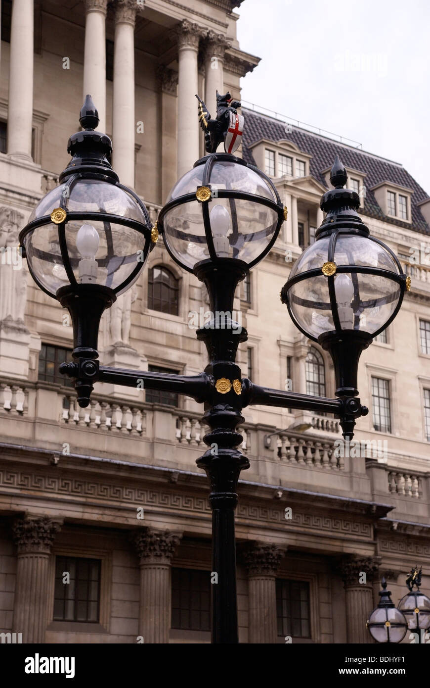 Ornate london street lamps hi-res stock photography and images - Alamy