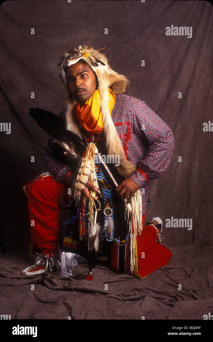 Native American Indian male dancer Stock Photo - Alamy