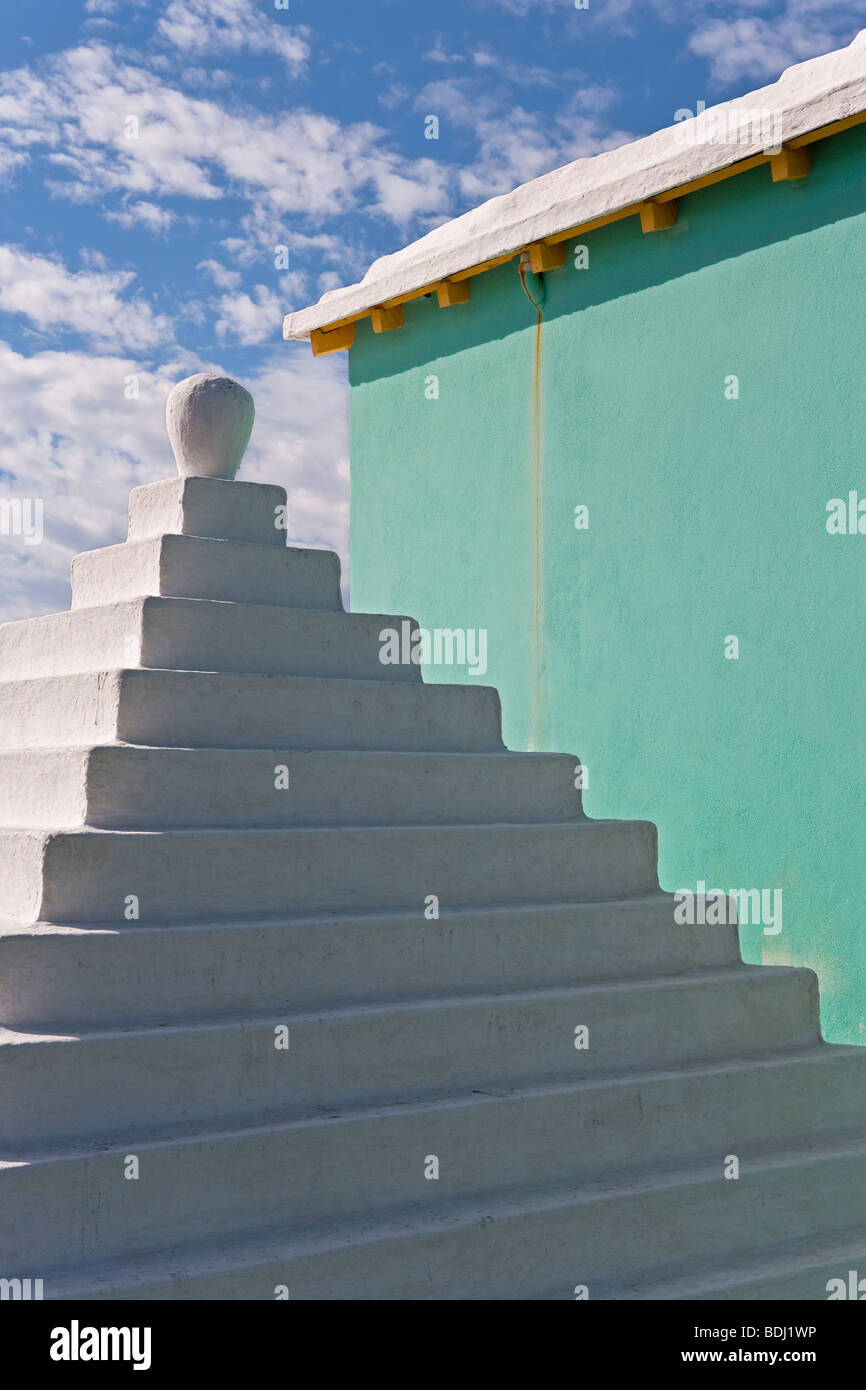 Bermuda, Atlantic Ocean, traditional white stone roofs on colourful ...