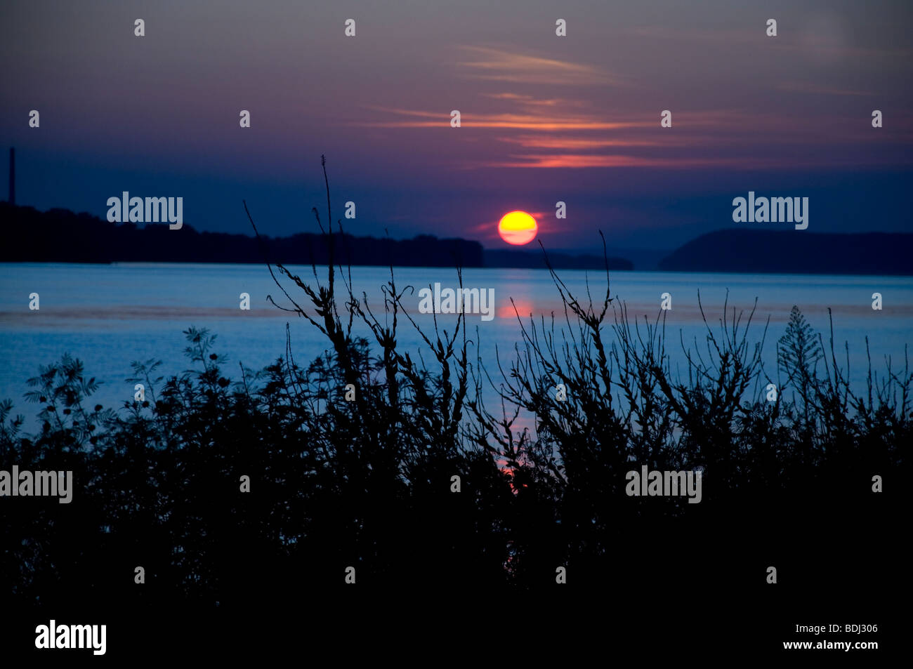 Sun setting over water near hi-res stock photography and images - Alamy