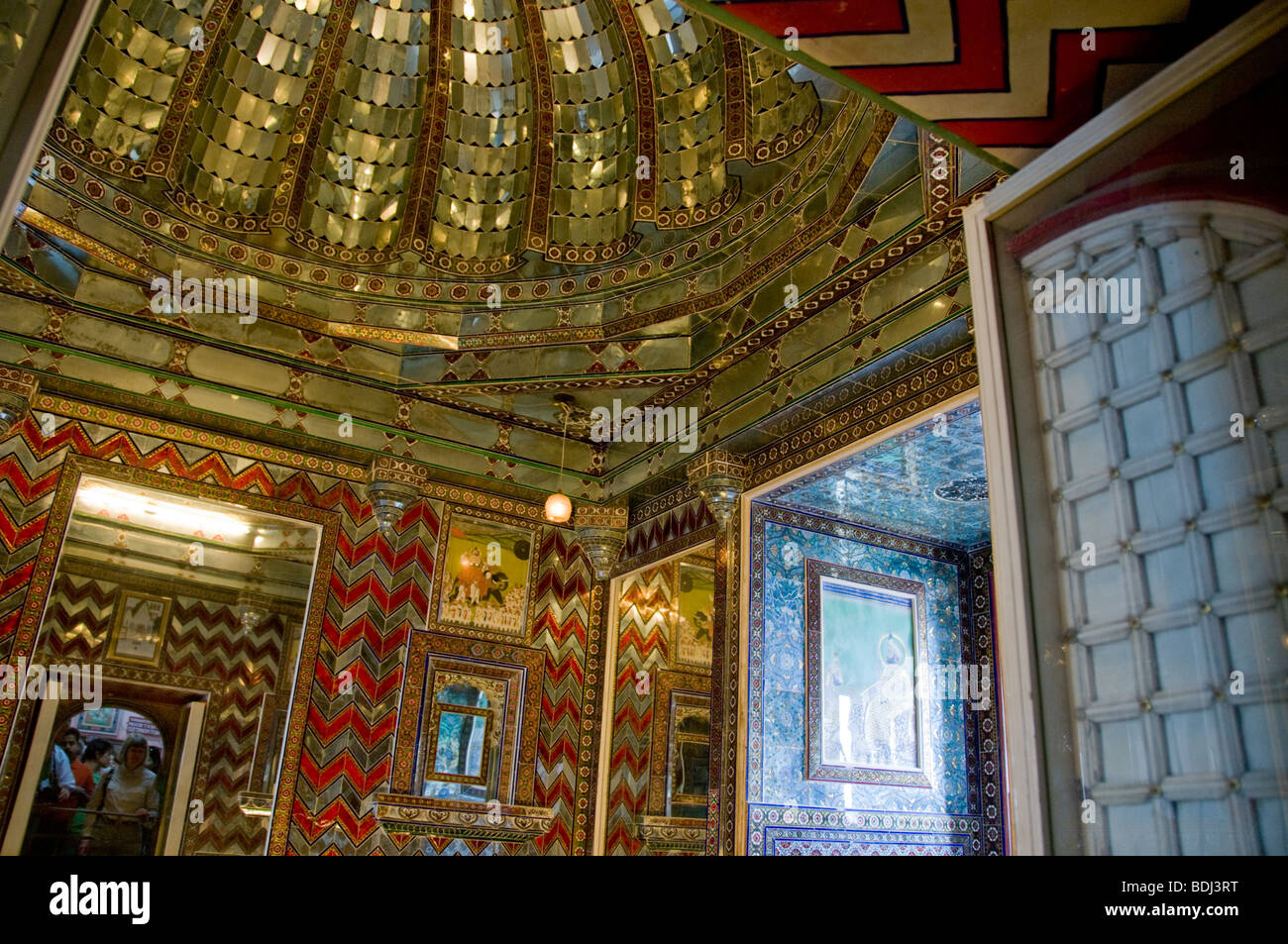 City Palace, Detailed Inlaid Mirrored Ceilings walls, Sleeping Quarters ...