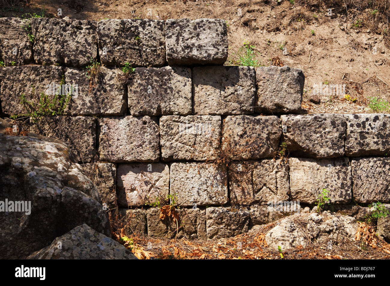 Leontinoi greek walls - Sicily Stock Photo - Alamy