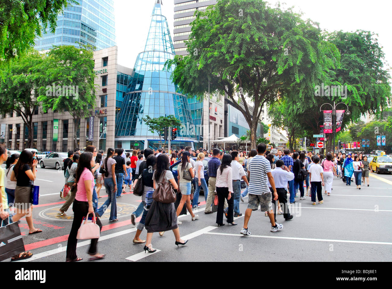 Crowd people crossing orchard road hi-res stock photography and images ...