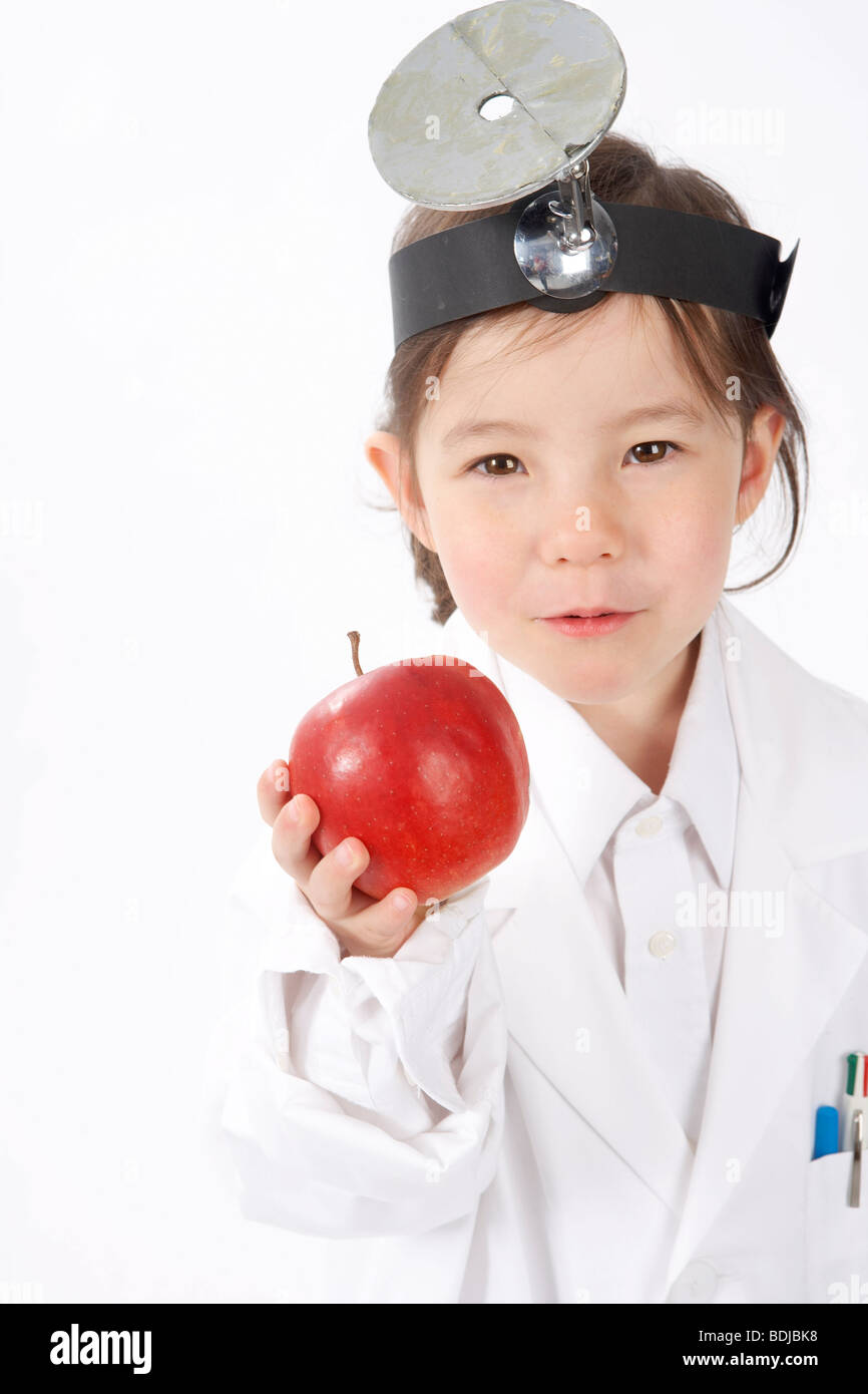 6 year old playing doctor hi-res stock photography and images - Alamy