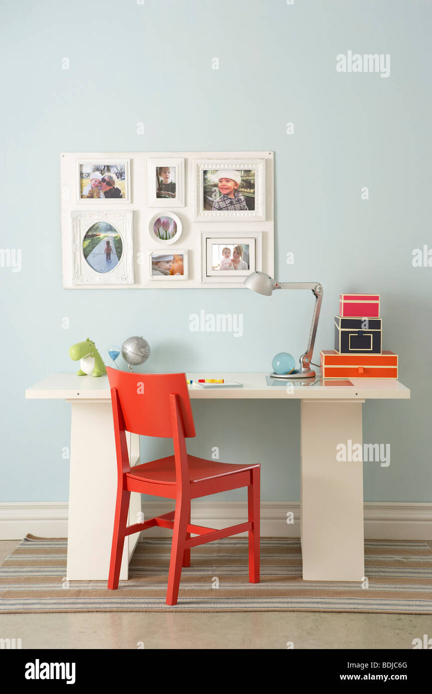 Childs desk empty hi-res stock photography and images - Alamy