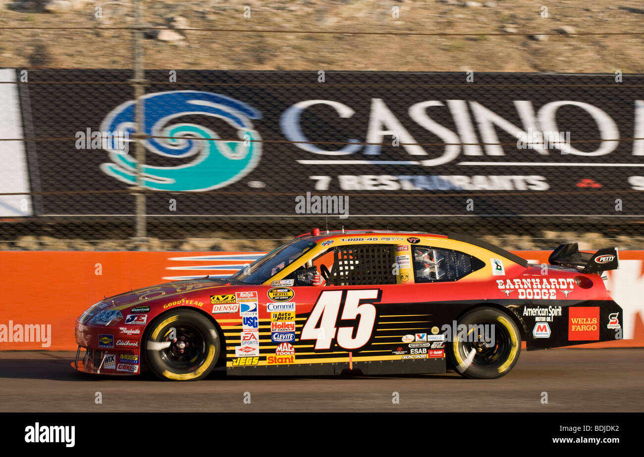 Kyle Petty in NASCAR action at Phoenix International Raceway, Avondale ...