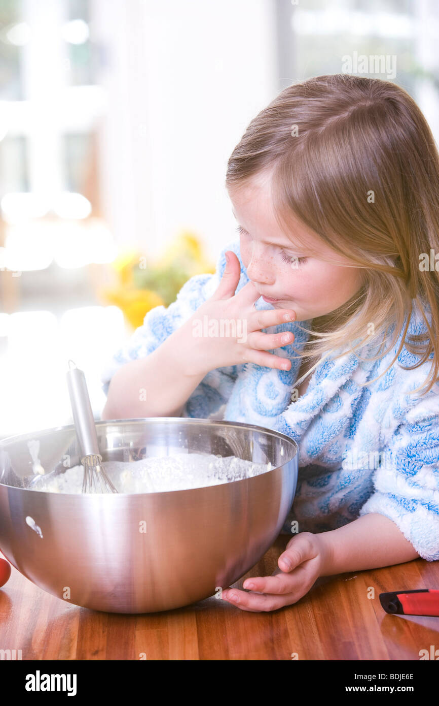 Little Girl Baking Stock Photo - Alamy