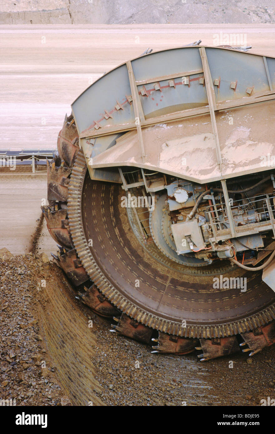 Black Coal Mining, Bucket Scoop Removing Overburden Stock Photo - Alamy