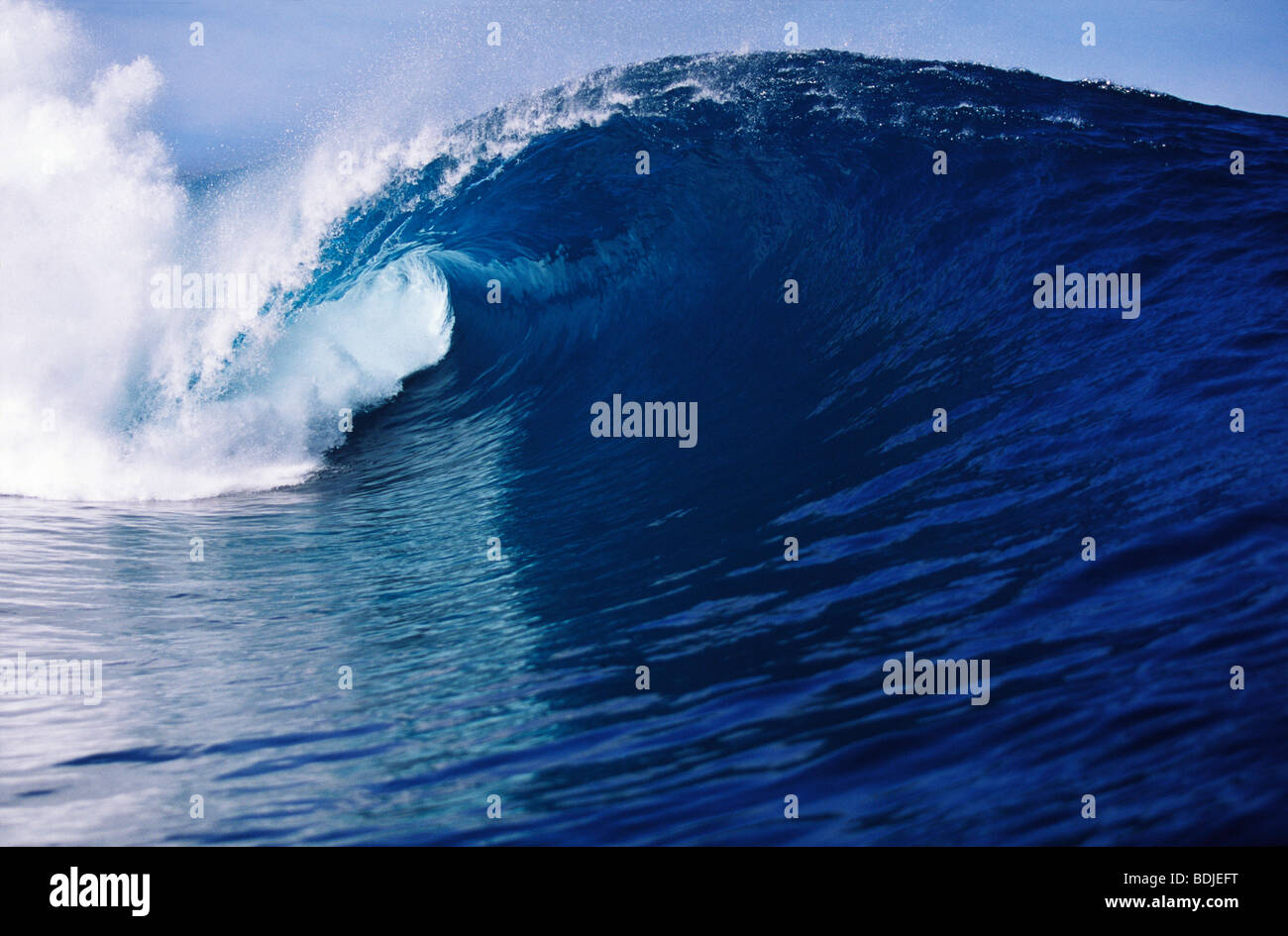 Teahupoo wave hi-res stock photography and images - Alamy