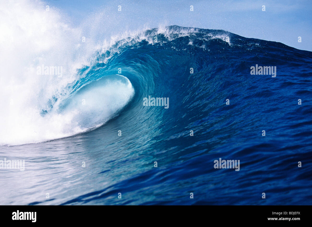 Teahupoo wave hi-res stock photography and images - Alamy