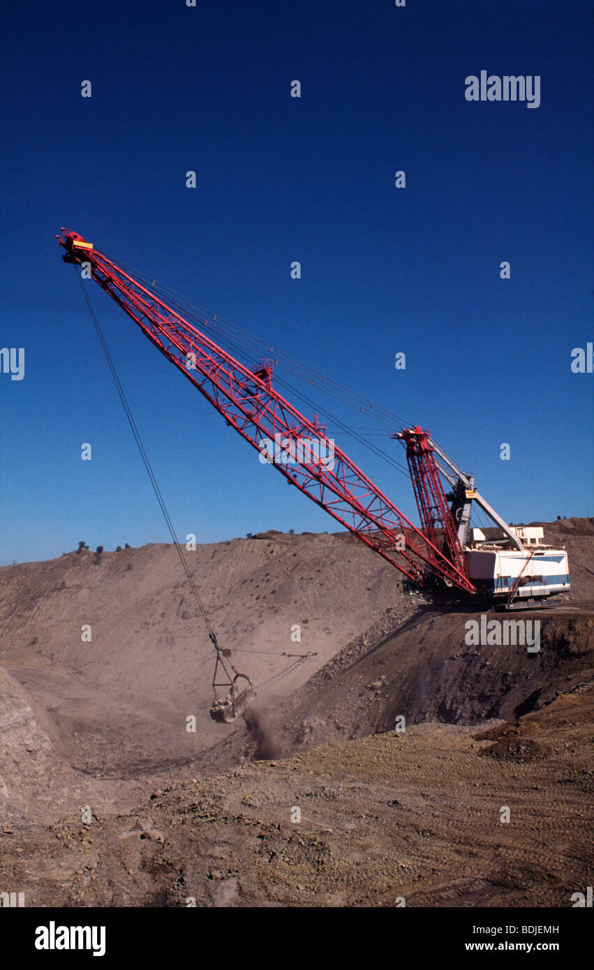 Remove overburden hi-res stock photography and images - Alamy
