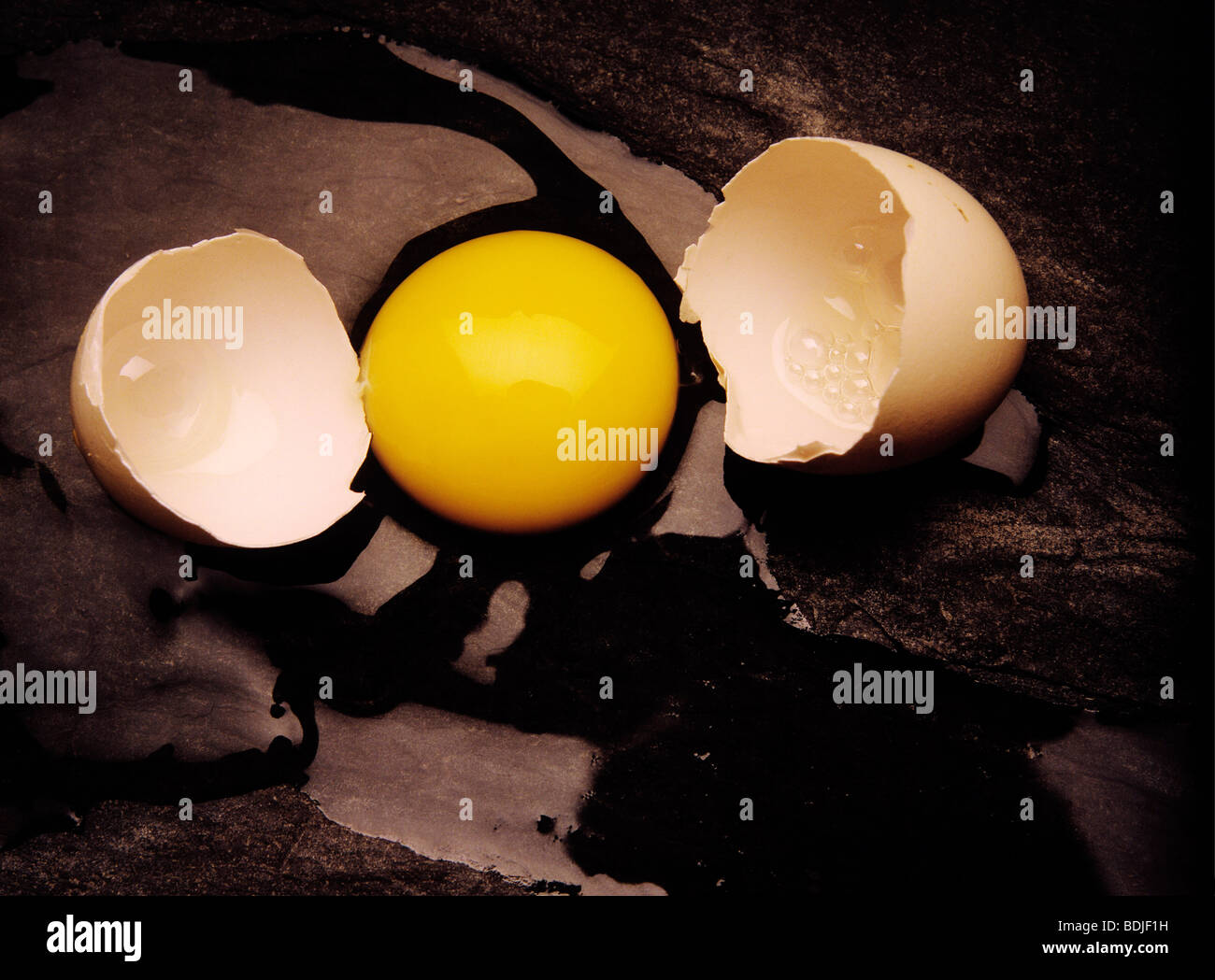 Food egg shell hi-res stock photography and images - Alamy