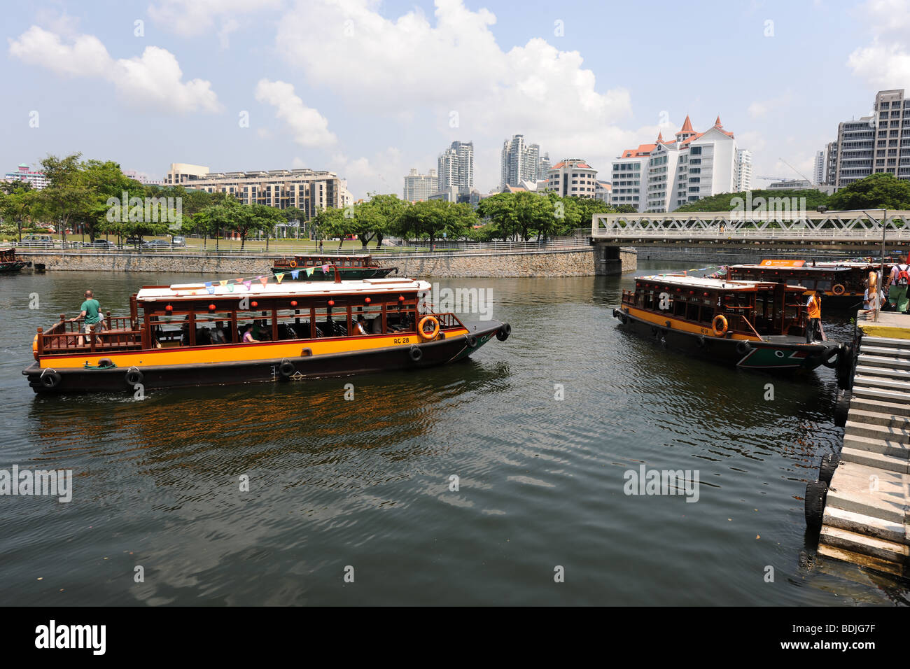 bumboat arriving at Clarke Quay, Singapore River, Singapore Stock Photo ...