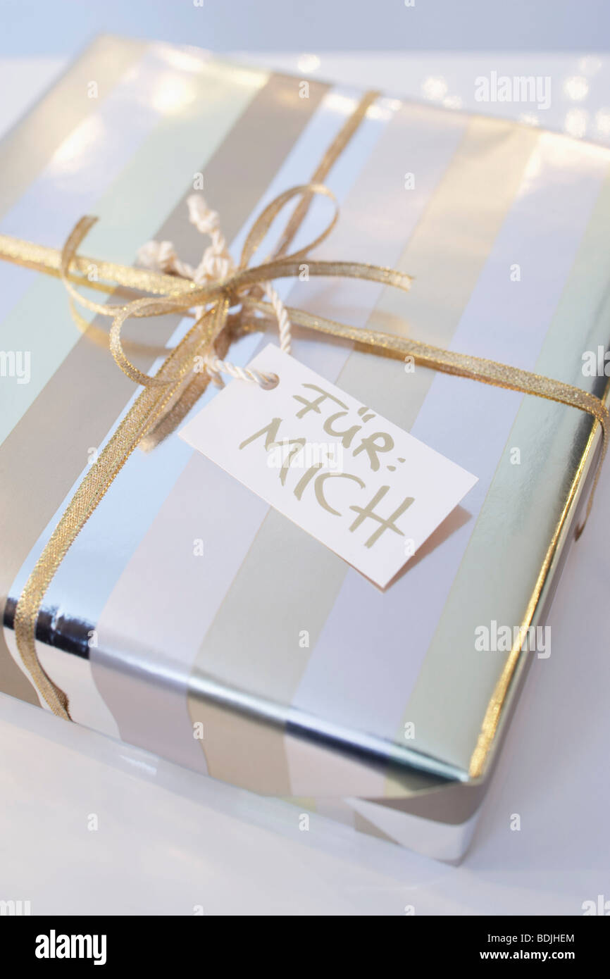 1 x gift box hi-res stock photography and images - Alamy