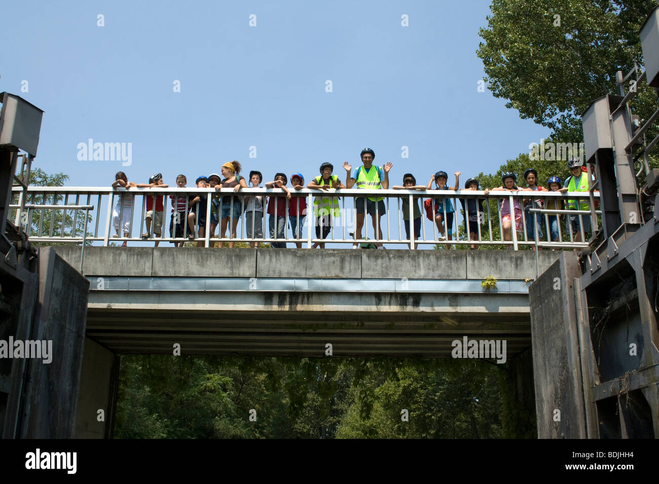 School under bridge hi-res stock photography and images - Alamy