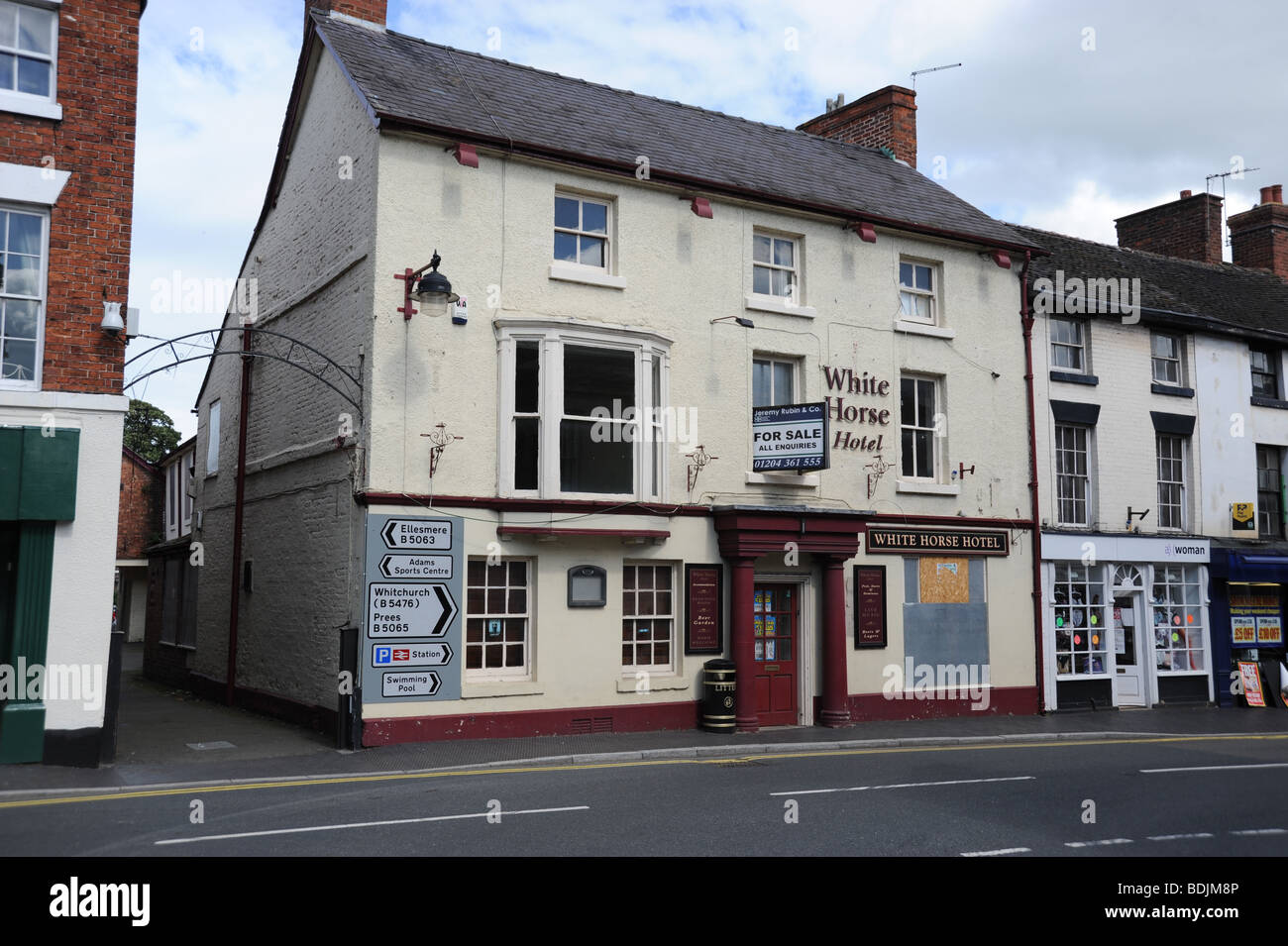 Pub recession hi-res stock photography and images - Alamy
