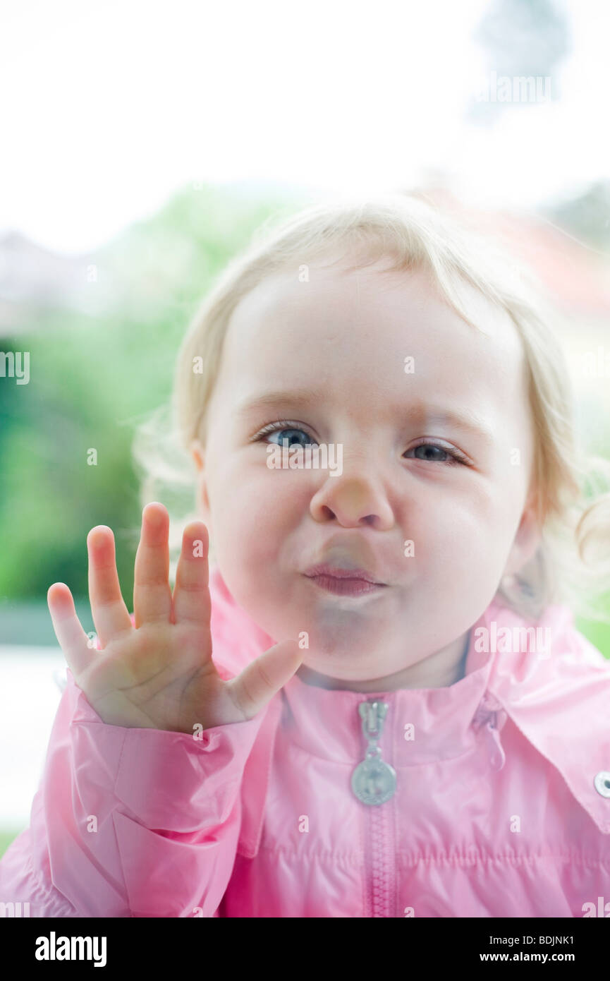 Face pressed against glass hi-res stock photography and images - Alamy