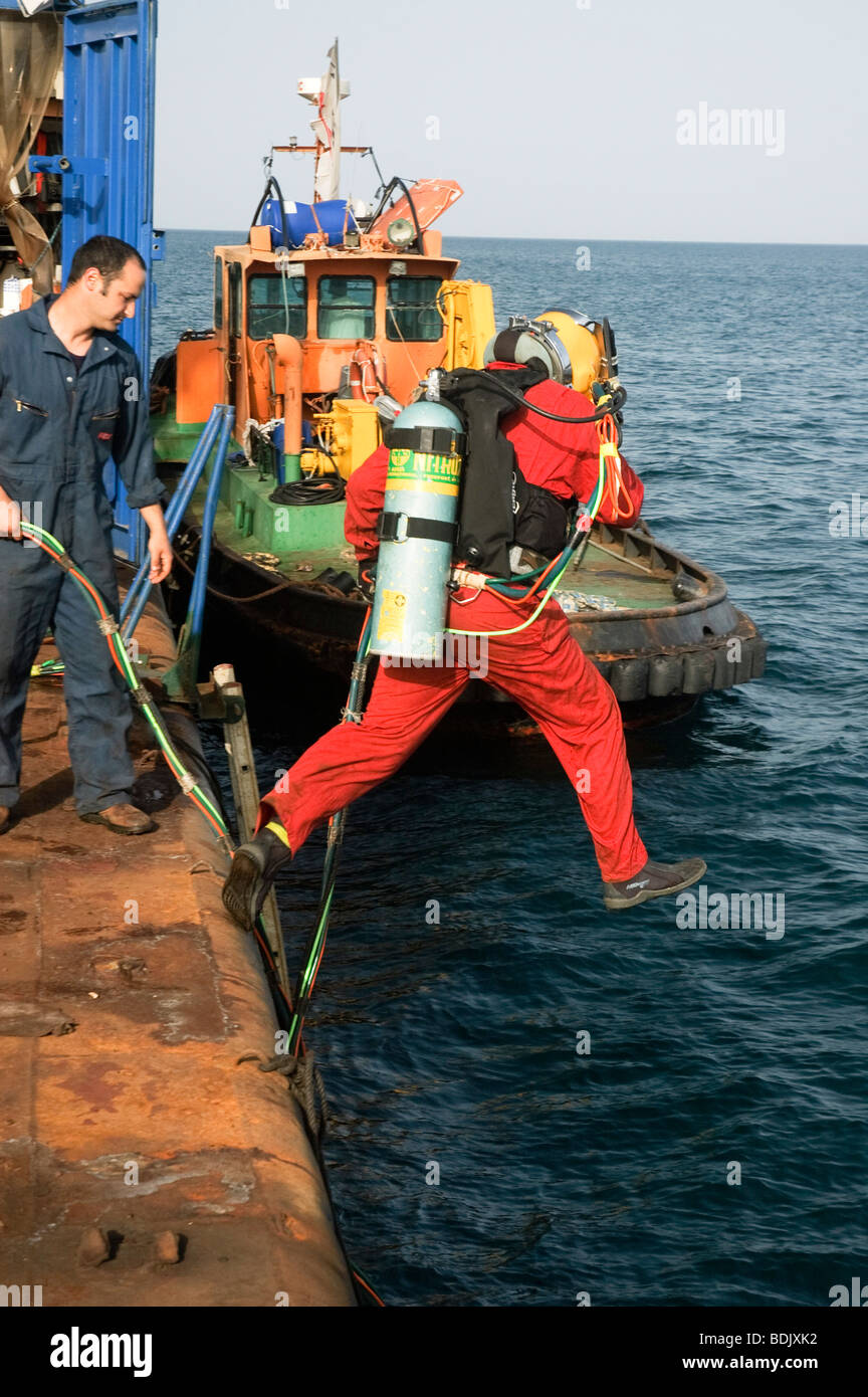 Commercial diver hi-res stock photography and images - Alamy