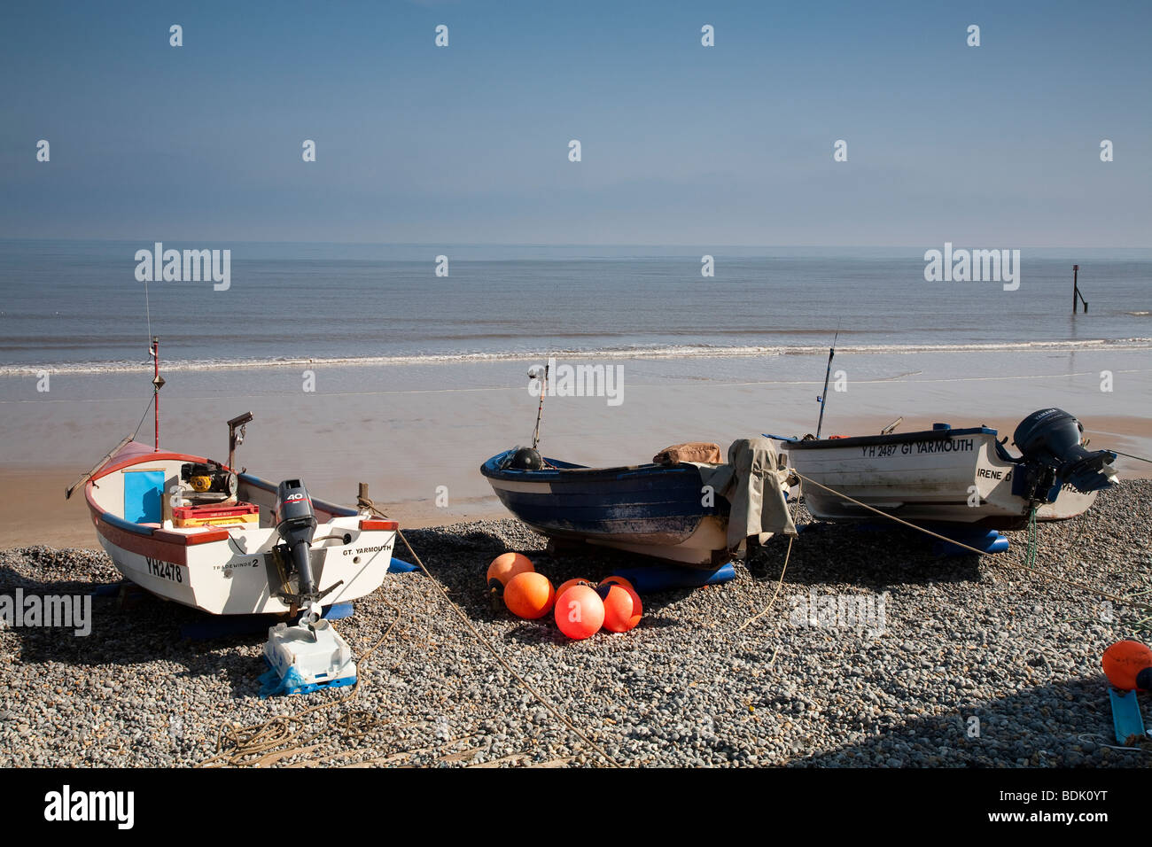 Fishing boats on the beach at Sherringham norfolk Stock Photo - Alamy