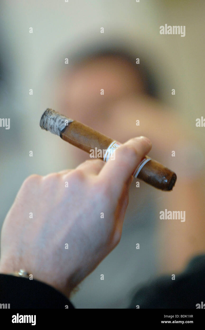 Smoking a Cuban cigar Stock Photo - Alamy