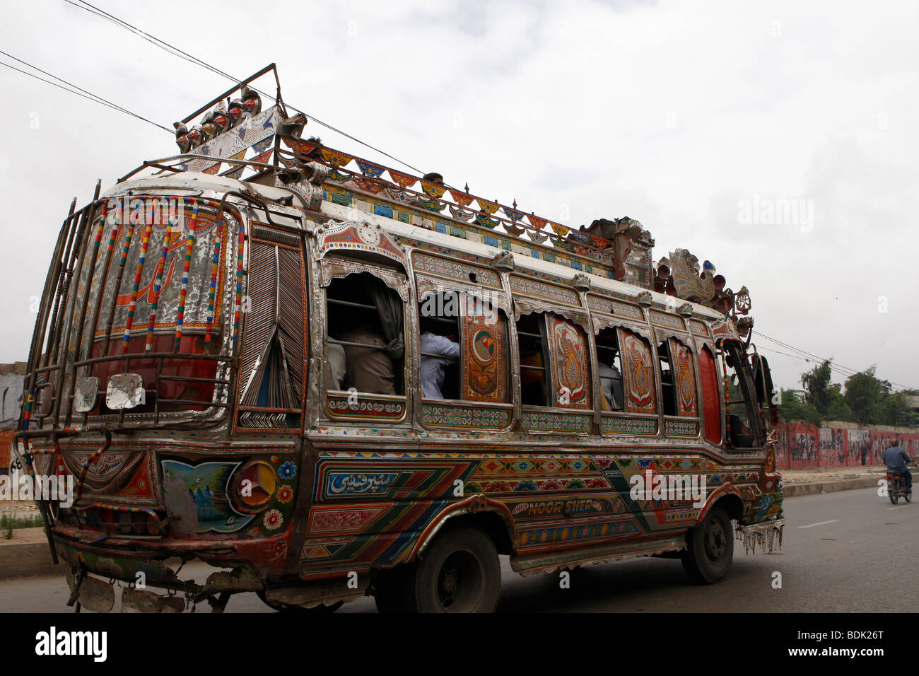 Karachi bus hi-res stock photography and images - Alamy