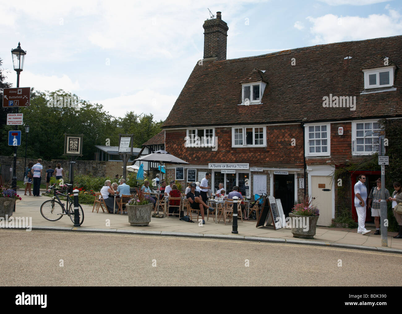 Battle castle hi-res stock photography and images - Alamy