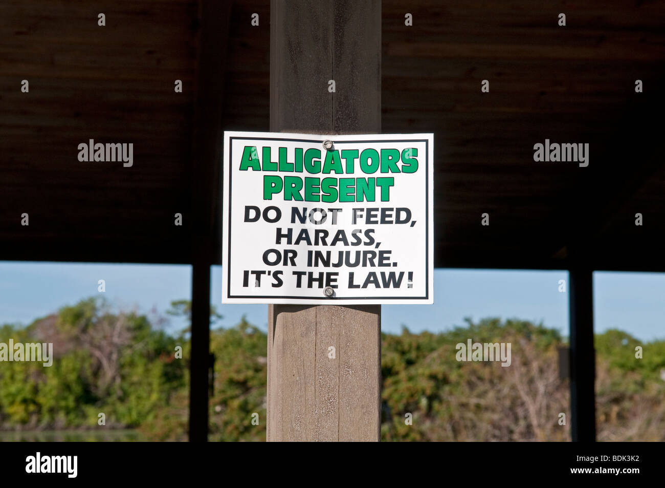 Alligator warning sign hi-res stock photography and images - Alamy