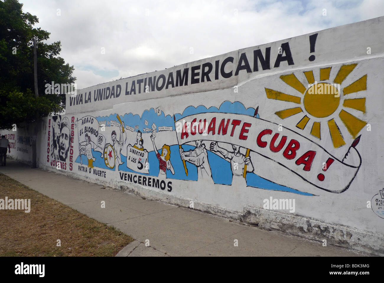 Cuban revolutionary mural hi-res stock photography and images - Alamy