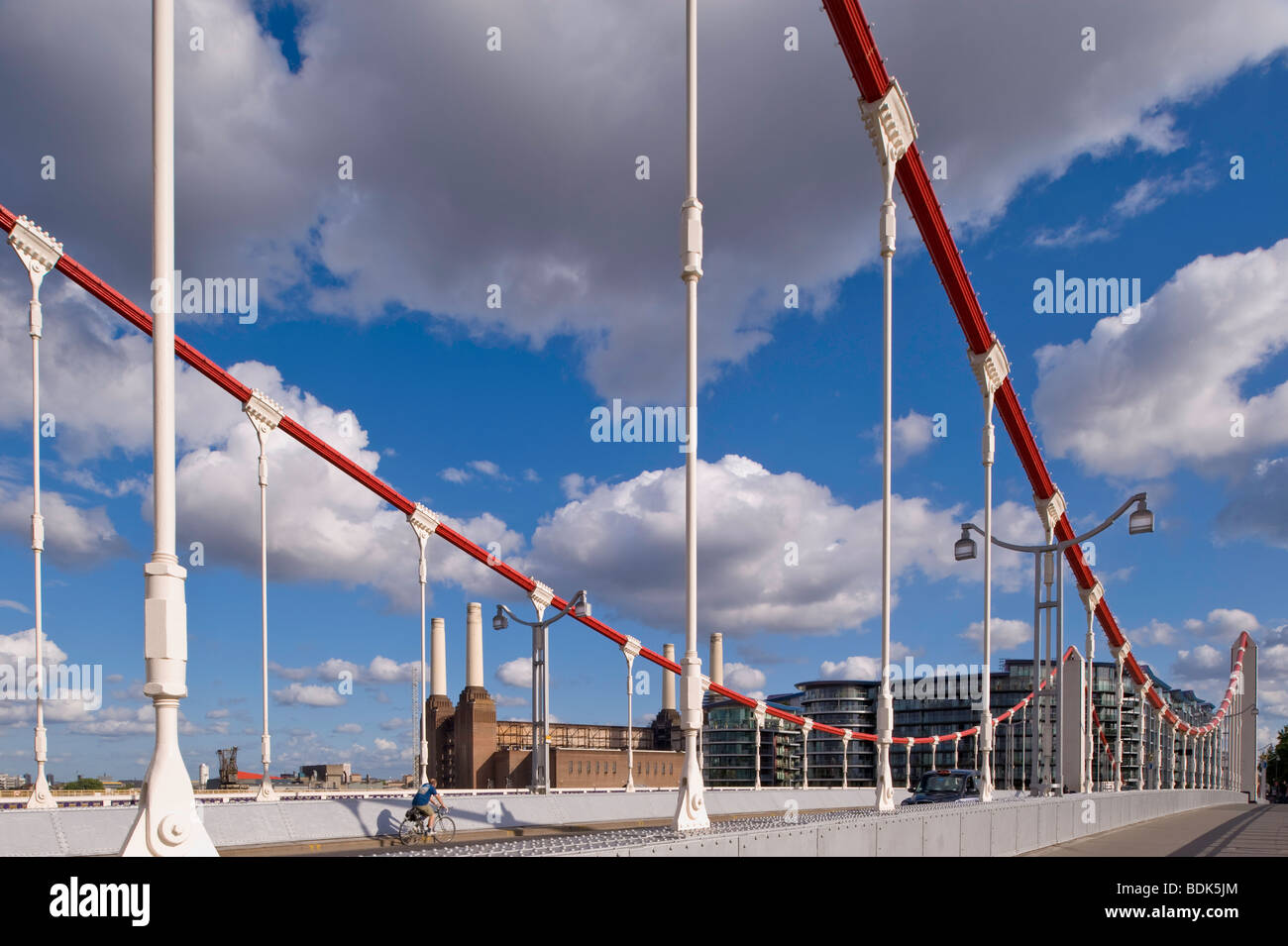 Chelsea river bridge hi-res stock photography and images - Alamy