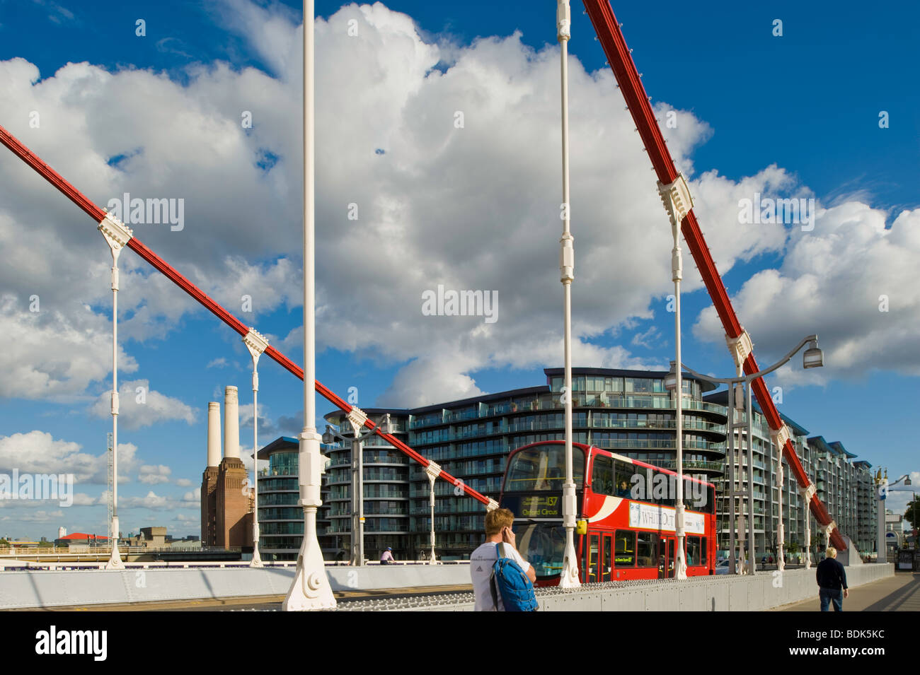 Chelsea river bridge hi-res stock photography and images - Alamy