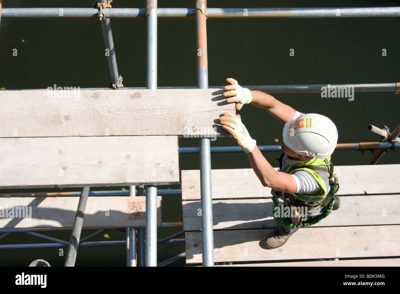 Scaffold scaffolding hi-res stock photography and images - Alamy
