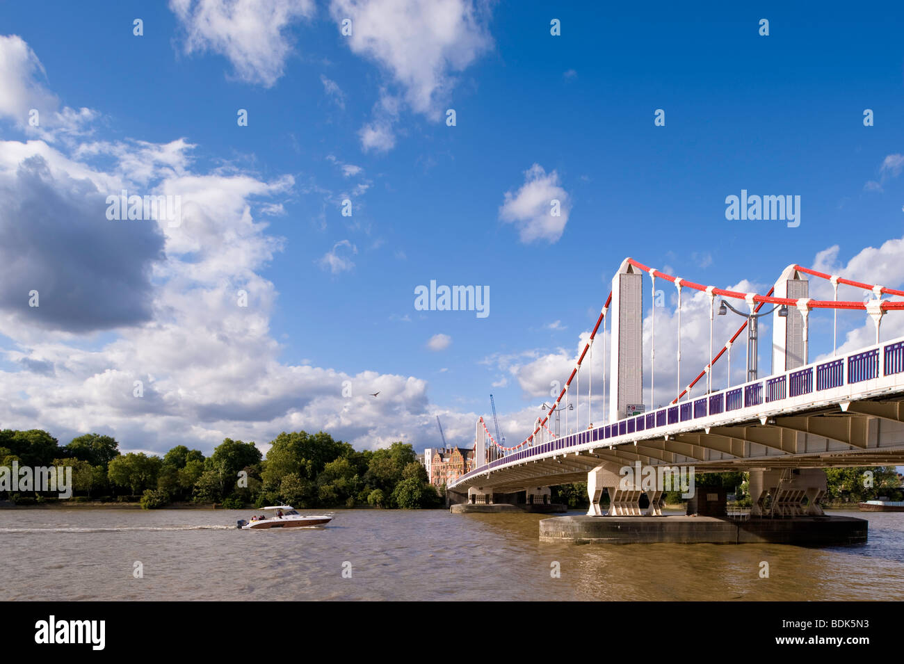 Chelsea bridge river thames hi-res stock photography and images - Alamy
