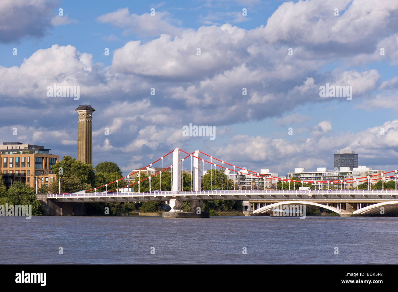 Chelsea river bridge hi-res stock photography and images - Alamy
