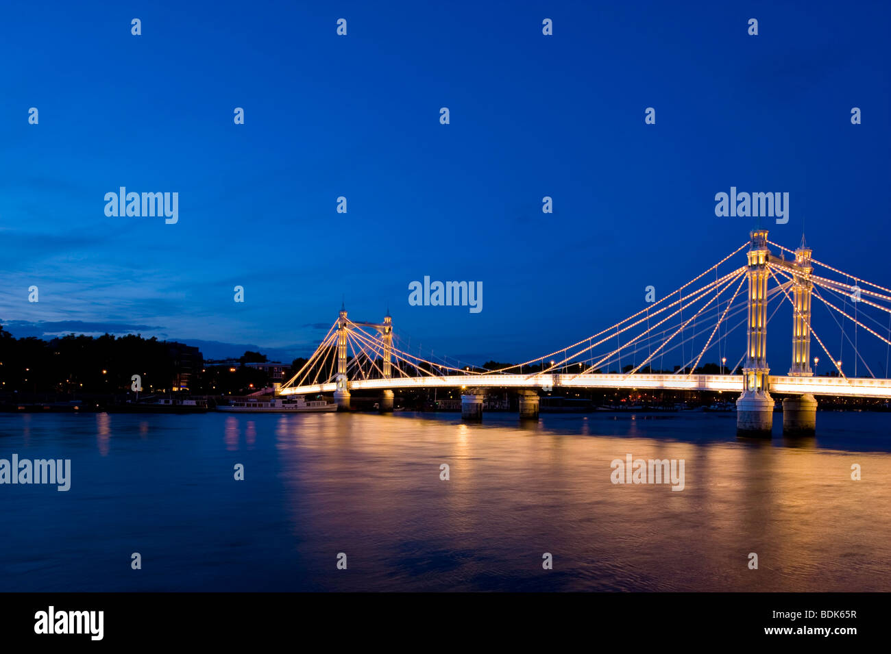 The albert bridge hi-res stock photography and images - Alamy