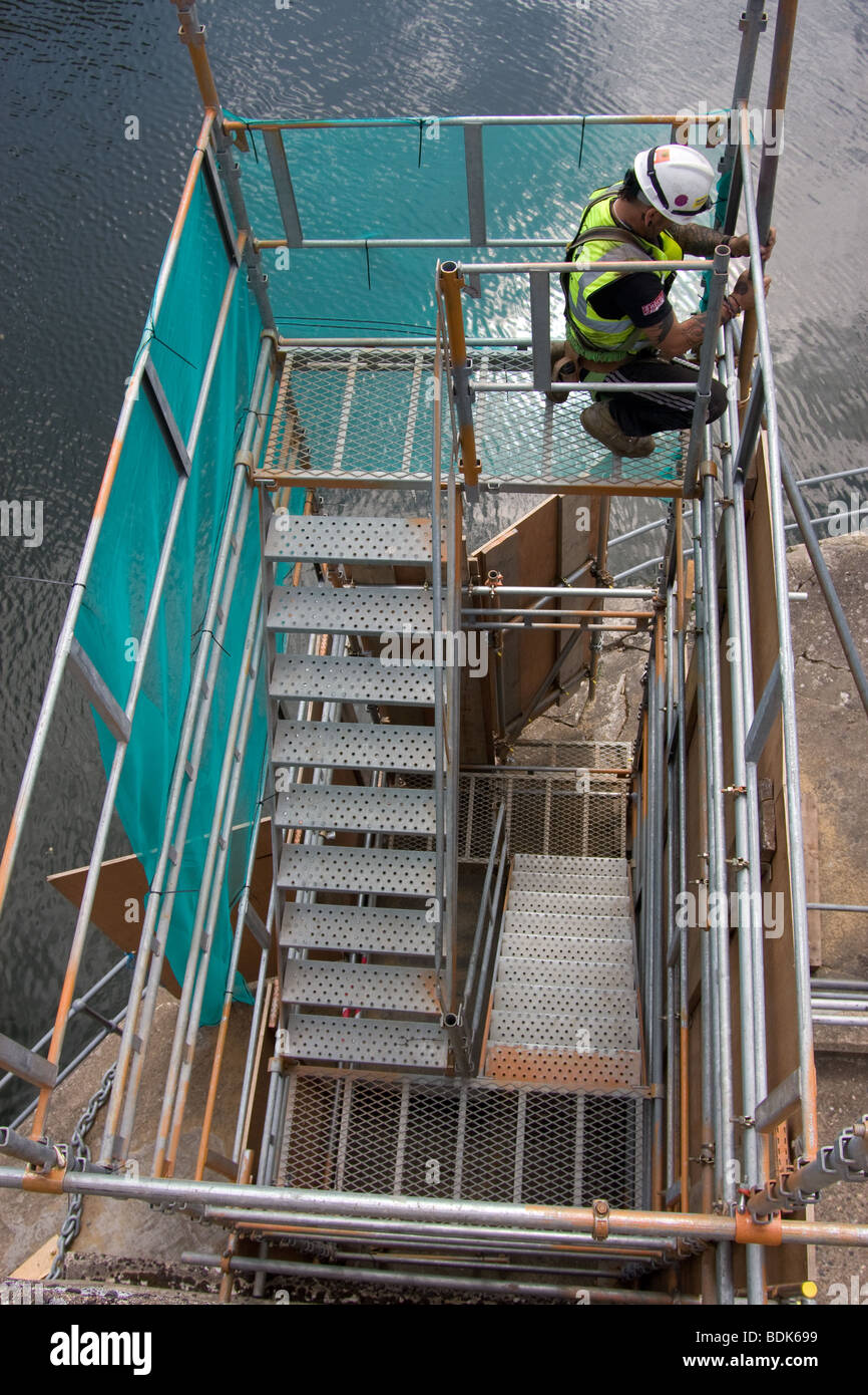building scaffold scaffolding site construction rig workers Stock Photo ...