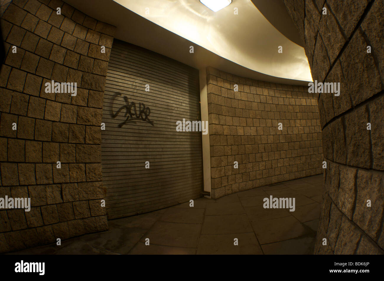 leading path way for people to walk down Stock Photo - Alamy