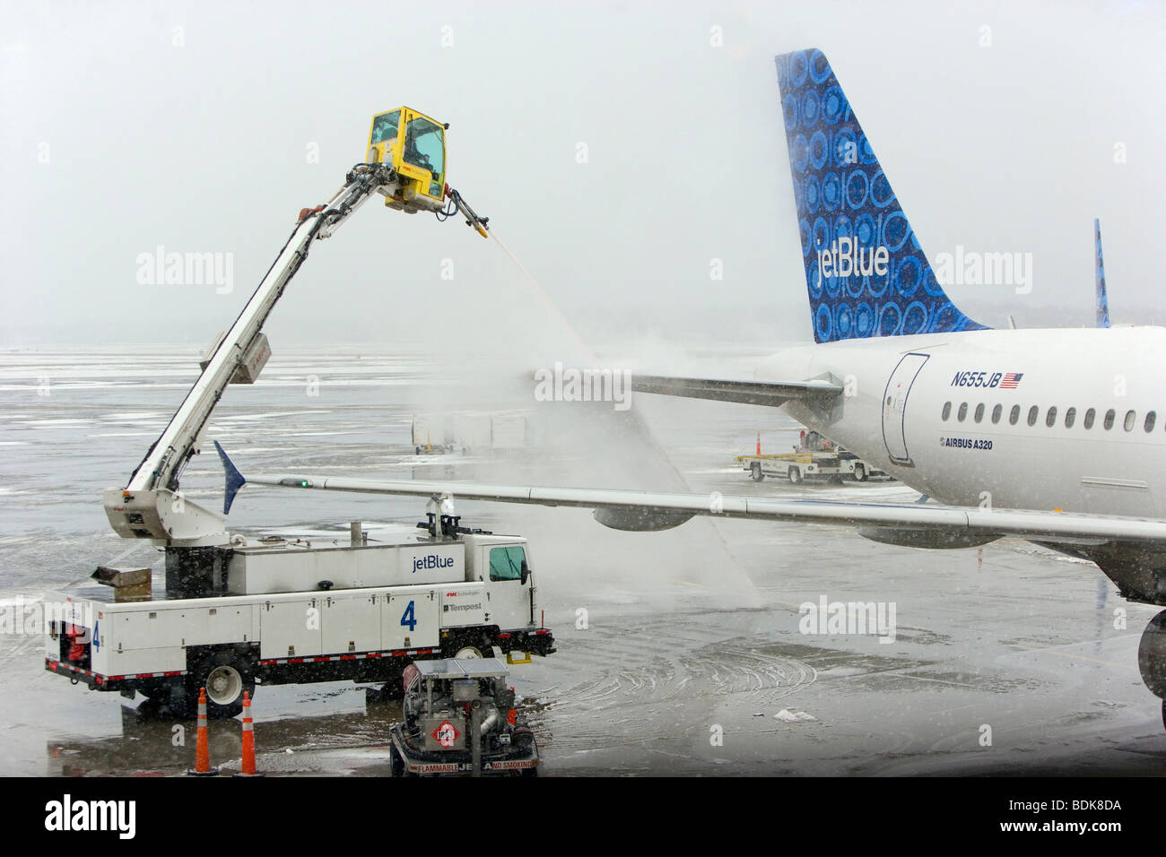 De-icing Commercial Jet after winter storm at Boston Logan ...