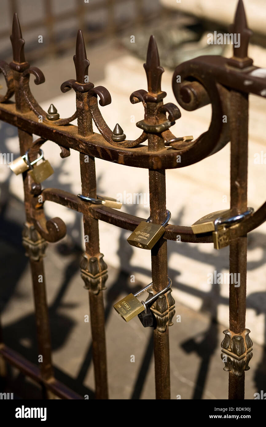 Love locks florence hi-res stock photography and images - Alamy
