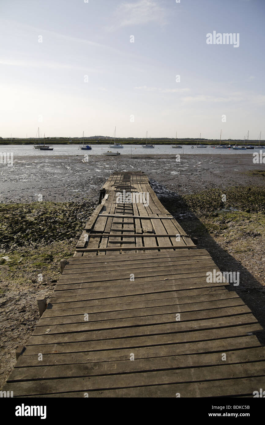 Jetty,blackwater mersea island perspective view.boat launch light craft ...